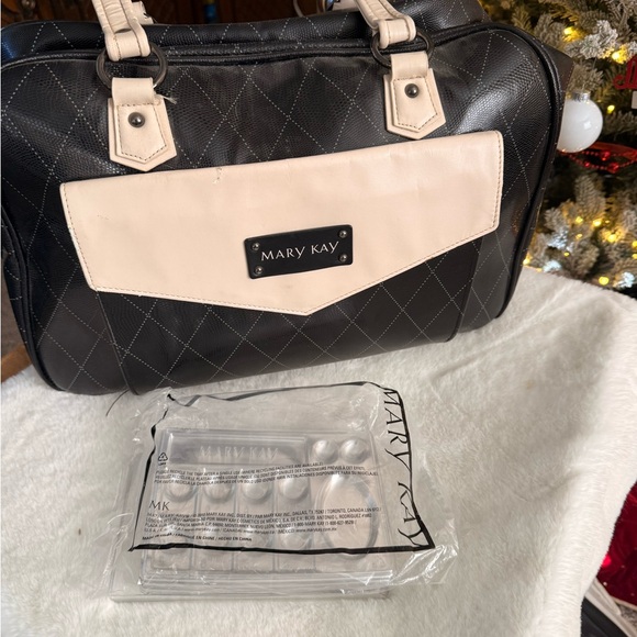 Mary Kay | Bags | Mary Kay Black And Cream Quilted Cosmetic Bag | Poshmark